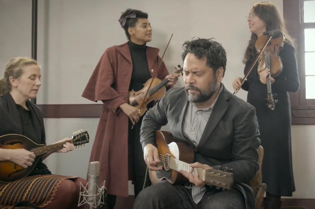 Elizabeth Mitchell & Friends - "January, February" [Live in The Pewter ...